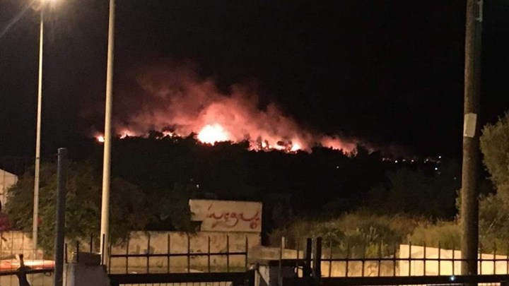 Νύχτα κολαση στο Σχινο Κορινθίας: Καηκαν δυο κενά σπίτια