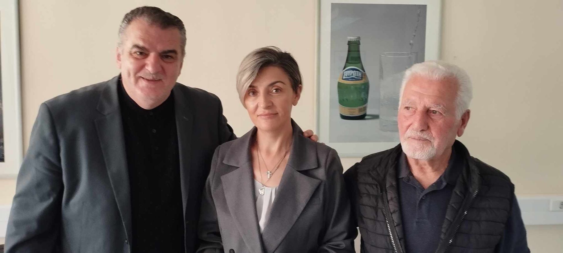 Ο Νίκος Πετρουλάκης στη Σουρωτή, με τον αδερφό του Ιβάν Σαββίδη ...